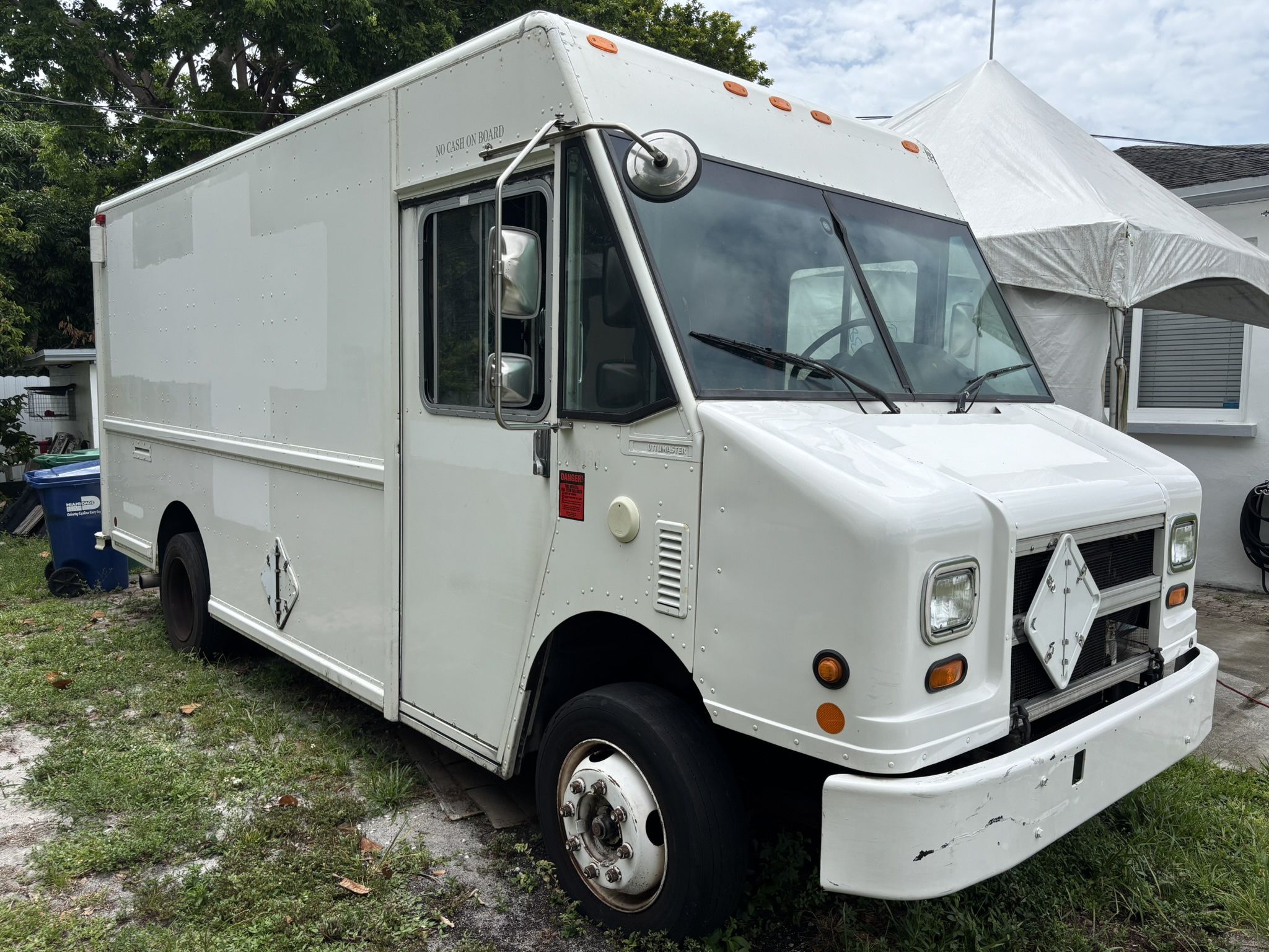 2002 Freightliner MT45 for Sale in Miami Gardens, FL - OfferUp