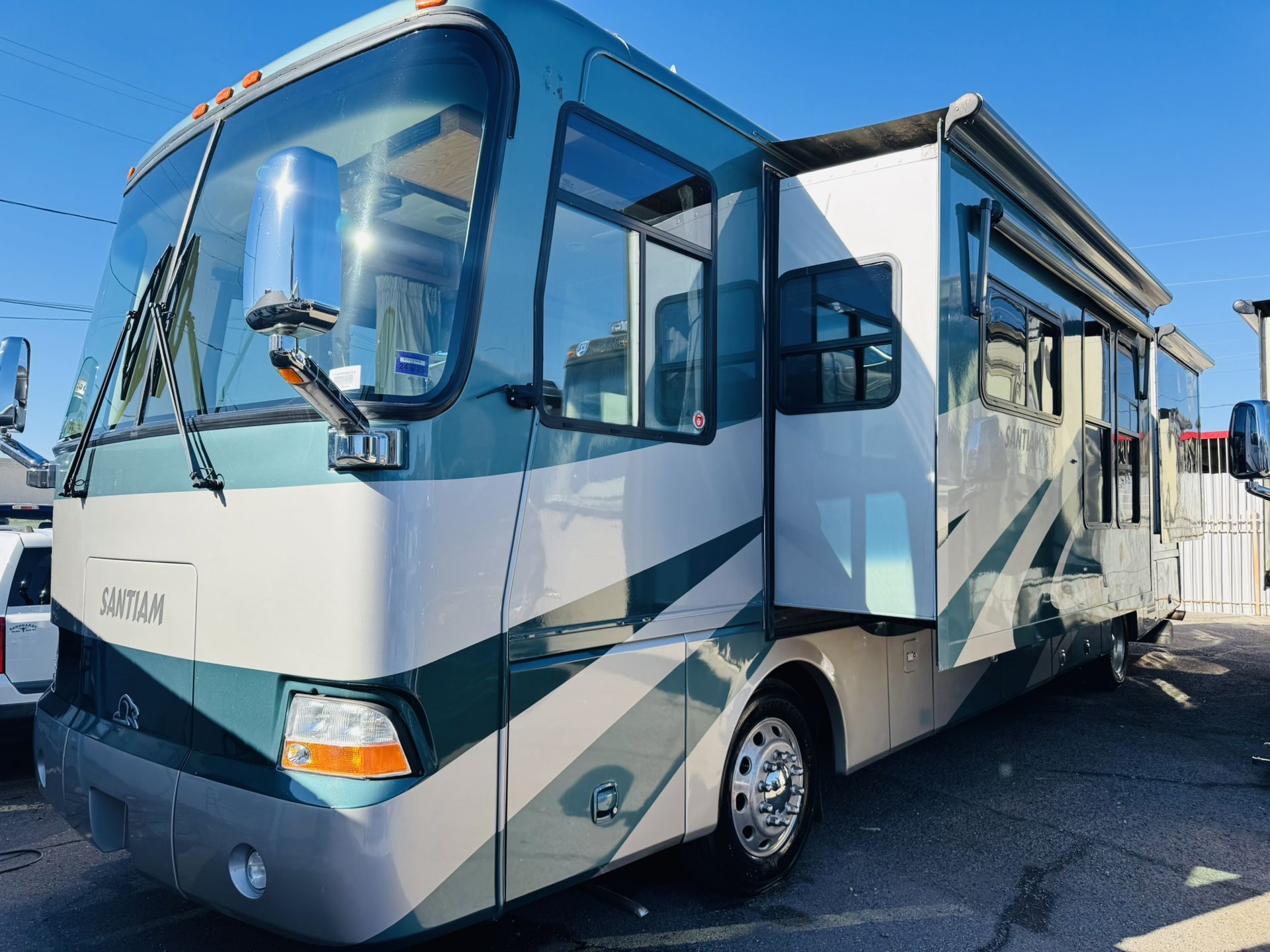 05 beaver Santiam 40ft diesel pusher 3 slides bath and a half 400HP for ...