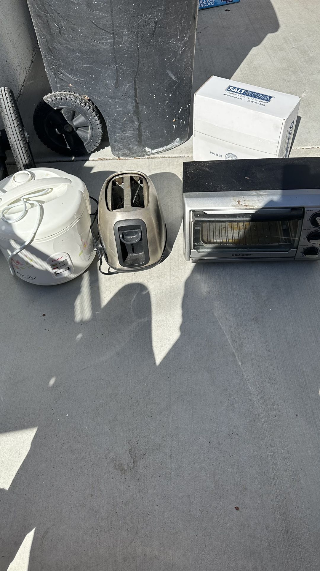 FREE Toaster, Rice Cooker, Toaster Over ALL WORK for Sale in Torrance ...