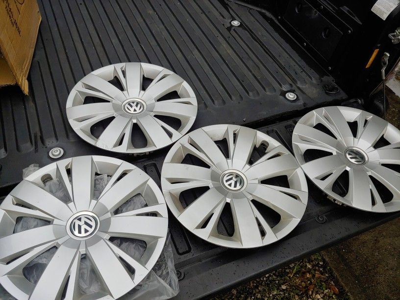 Vw Jetta Hubcaps Complete Set Volkswagen 16" Used for Sale in Miami, FL ...