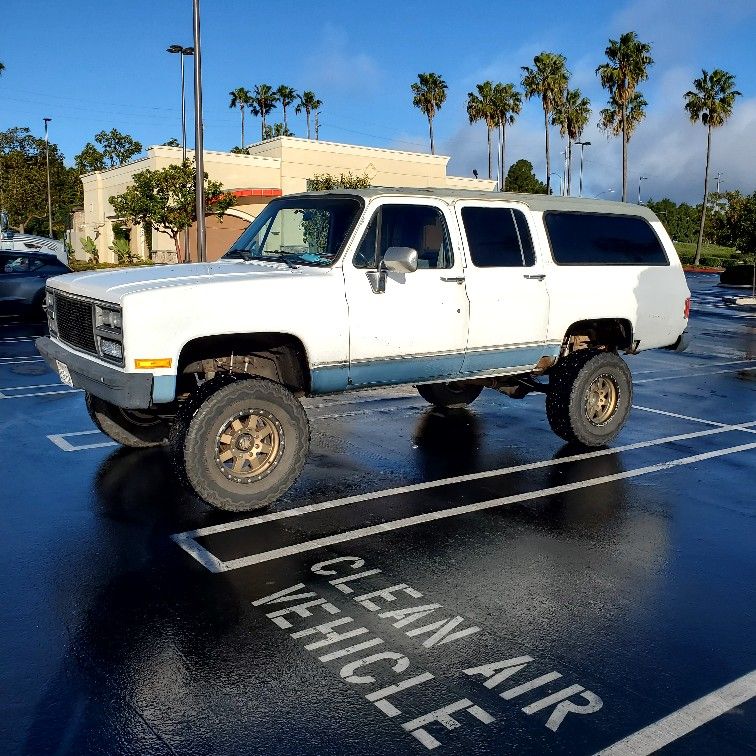 CHEVY 1989 SUBURBAN V2500 4X4 SILVERADO EDITION, READ POST for Sale in ...