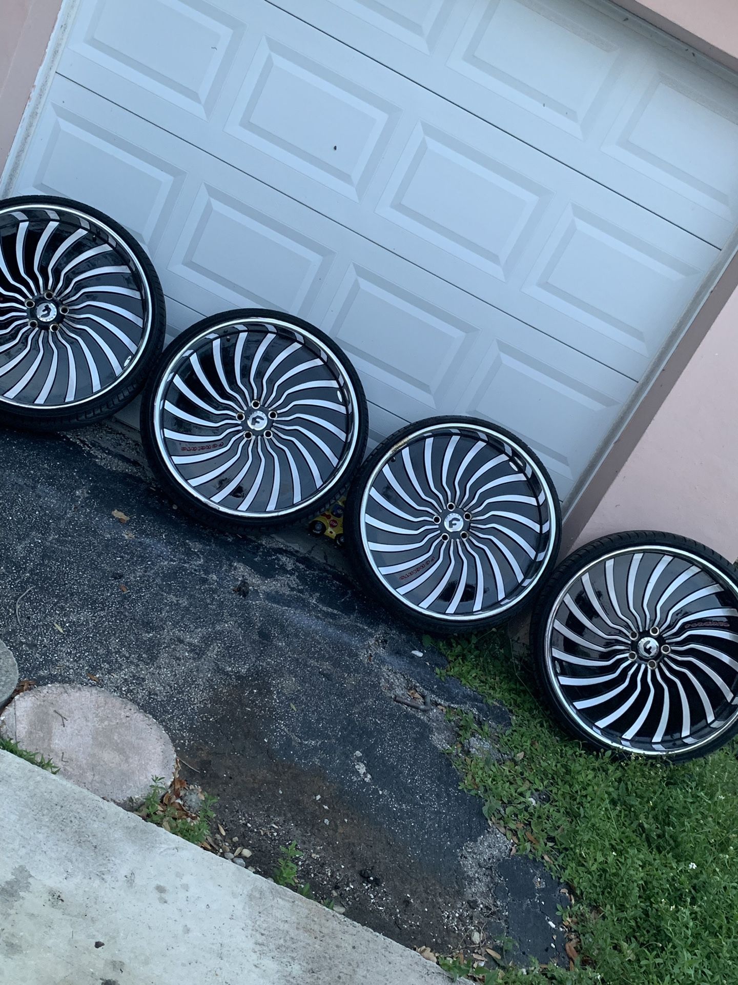 26 inch rims for Sale in HALNDLE BCH, FL - OfferUp
