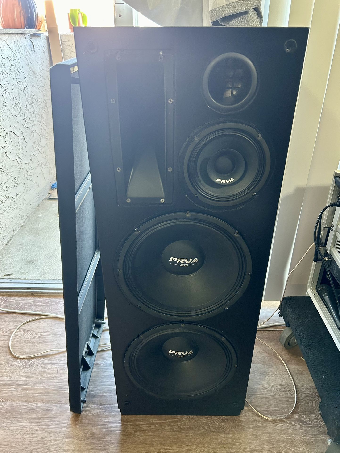 2 PRV Audio 4 12”, 2 Skar 10” Spkrs, AVIONIX 1220 Car Amp, Denim Stereo ...