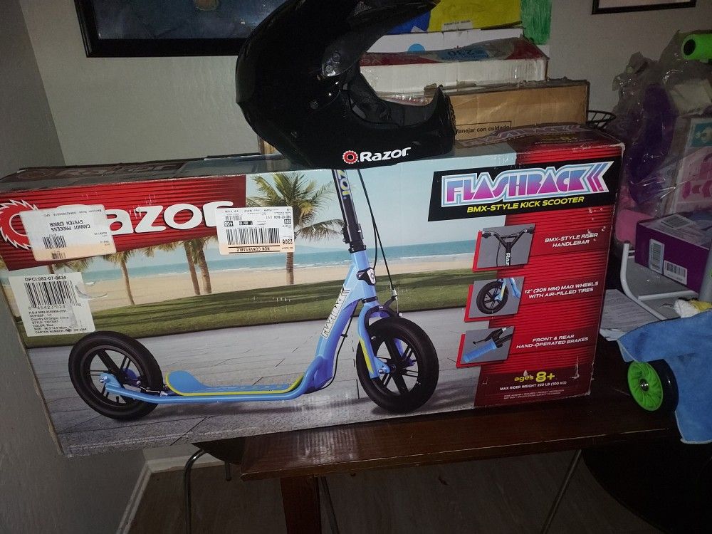 SALE***Razor Flashback 2 Wheel Kick Scooter With RAZOR FULL FACE HELME ...