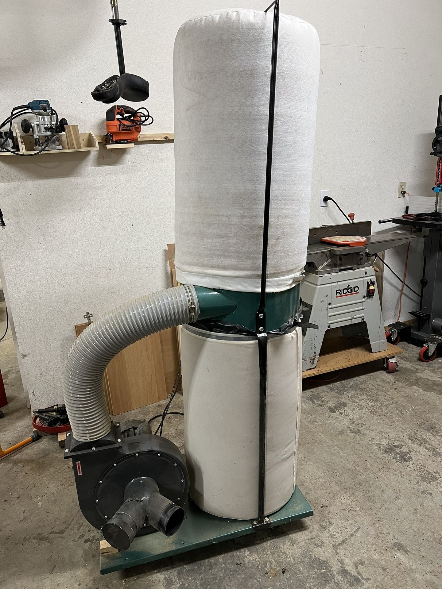 Central Machinery 35 Gallon, 2 HP High-Flow Dust Collector for Sale in ...