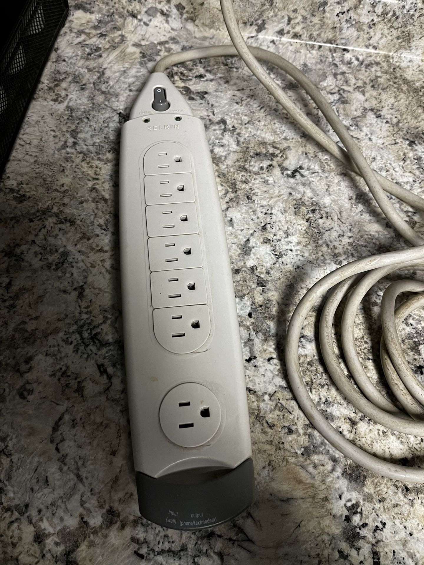 Belkin 7-Outlet SurgeMaster Home Series Power Strip Surge Protector ...