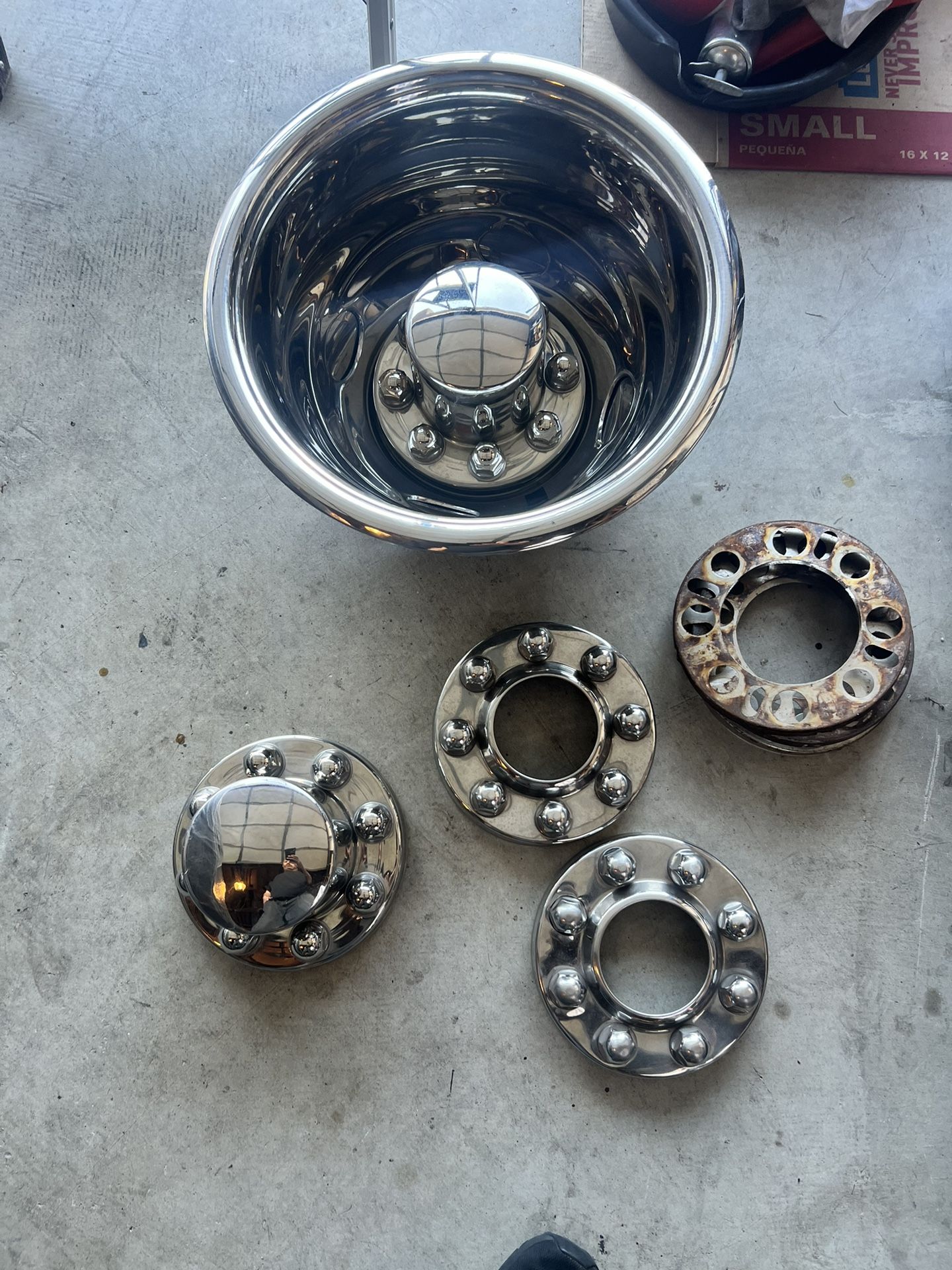 16” 99 Gmc Dually Wheel Simulators for Sale in Moreno Valley, CA - OfferUp