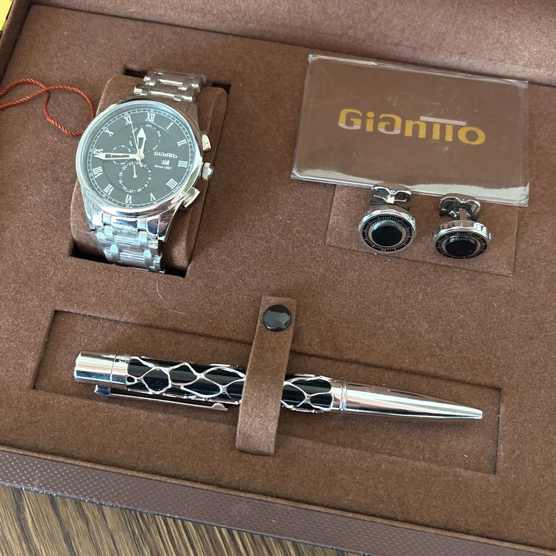 Giantto Watch Gift Set for Sale in Riverside, CA - OfferUp
