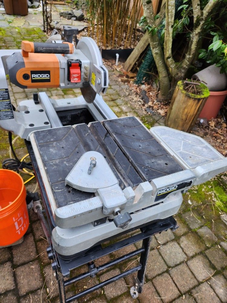 Ridgid Tile Saw WTS2000L