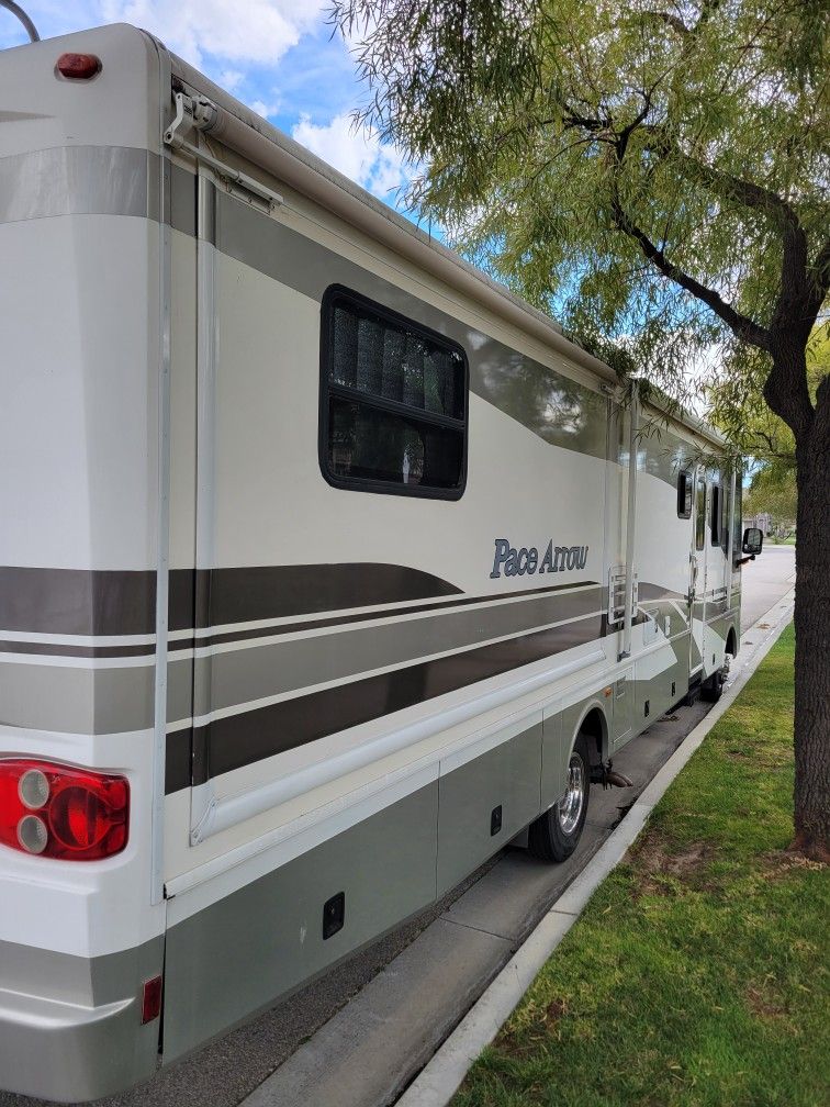 2002 Fleetwood Pace Arrow for Sale in Rancho Cucamonga, CA - OfferUp