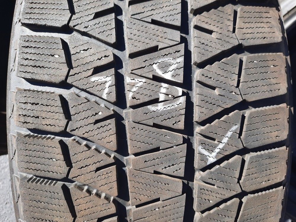 235 40R18 Studless Ice and snow winter tires 23540/18 Bridgestone ...