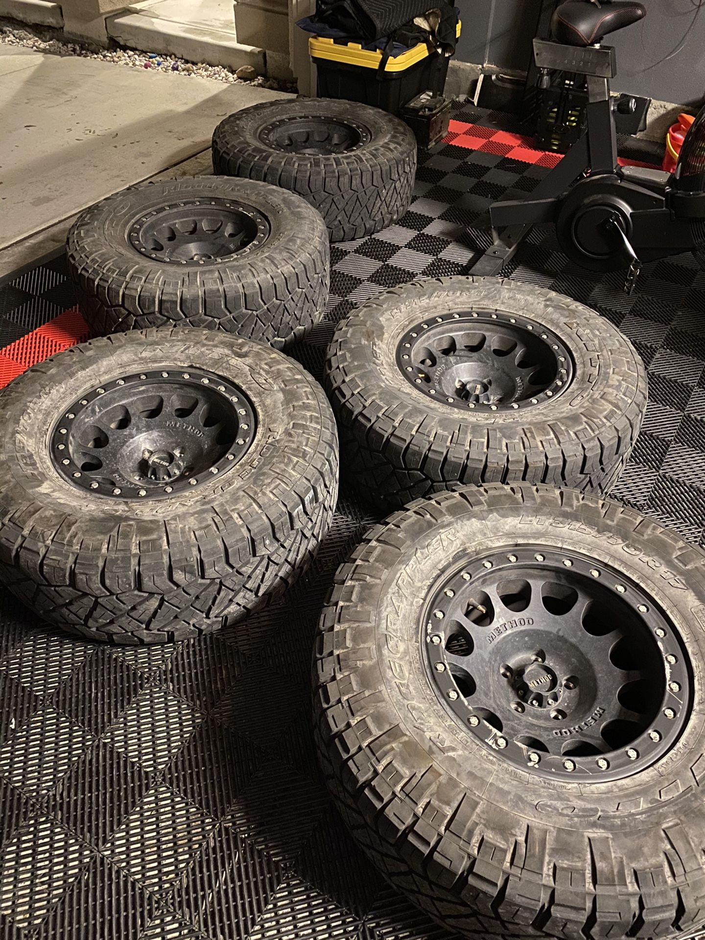 Method 105 Beadlocks 17x9 5x5 with 35” Nitto Ridge Grapplers LT315/70 ...