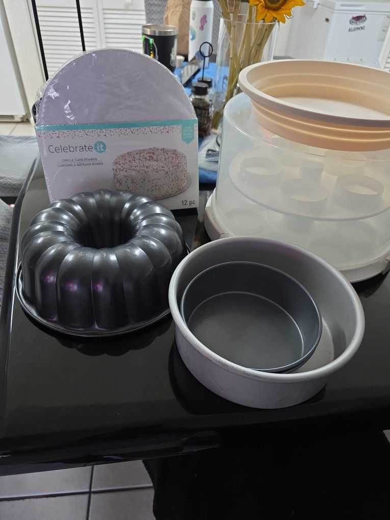 Baking Goods Dessert Carrier Cake Mold Pan for Sale in Hollywood, FL ...