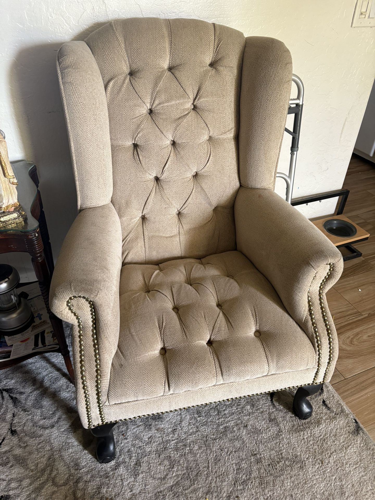Cream Colored Chairs for Sale in Chandler, AZ - OfferUp