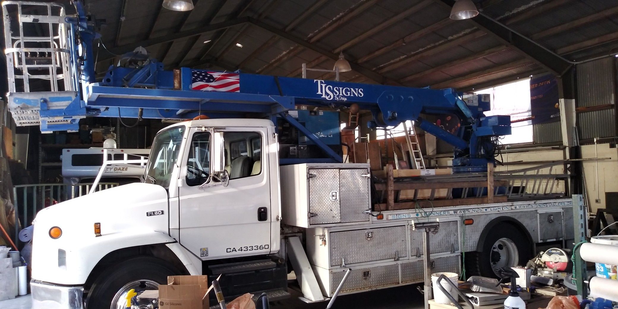 Sign Crane Truck for Sale in Fullerton, CA - OfferUp