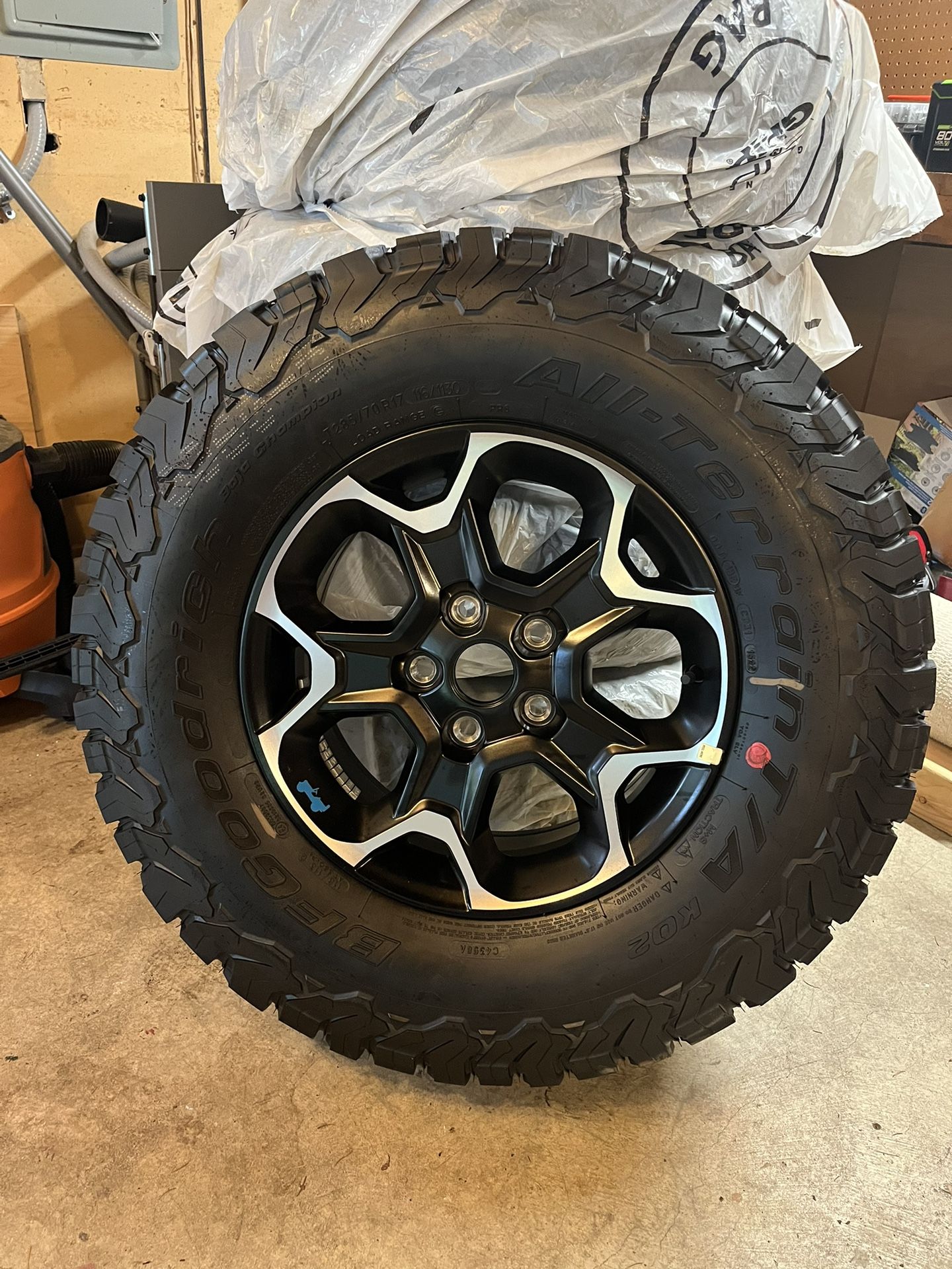 BF Goodrich All Terrain KO2 33” Tires and Wheels for Sale in Woodinville, WA - OfferUp