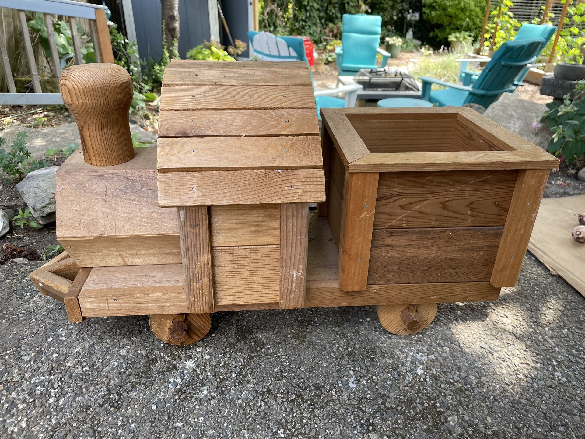 Wooden Train Engine Planter for Sale in Federal Way, WA - OfferUp