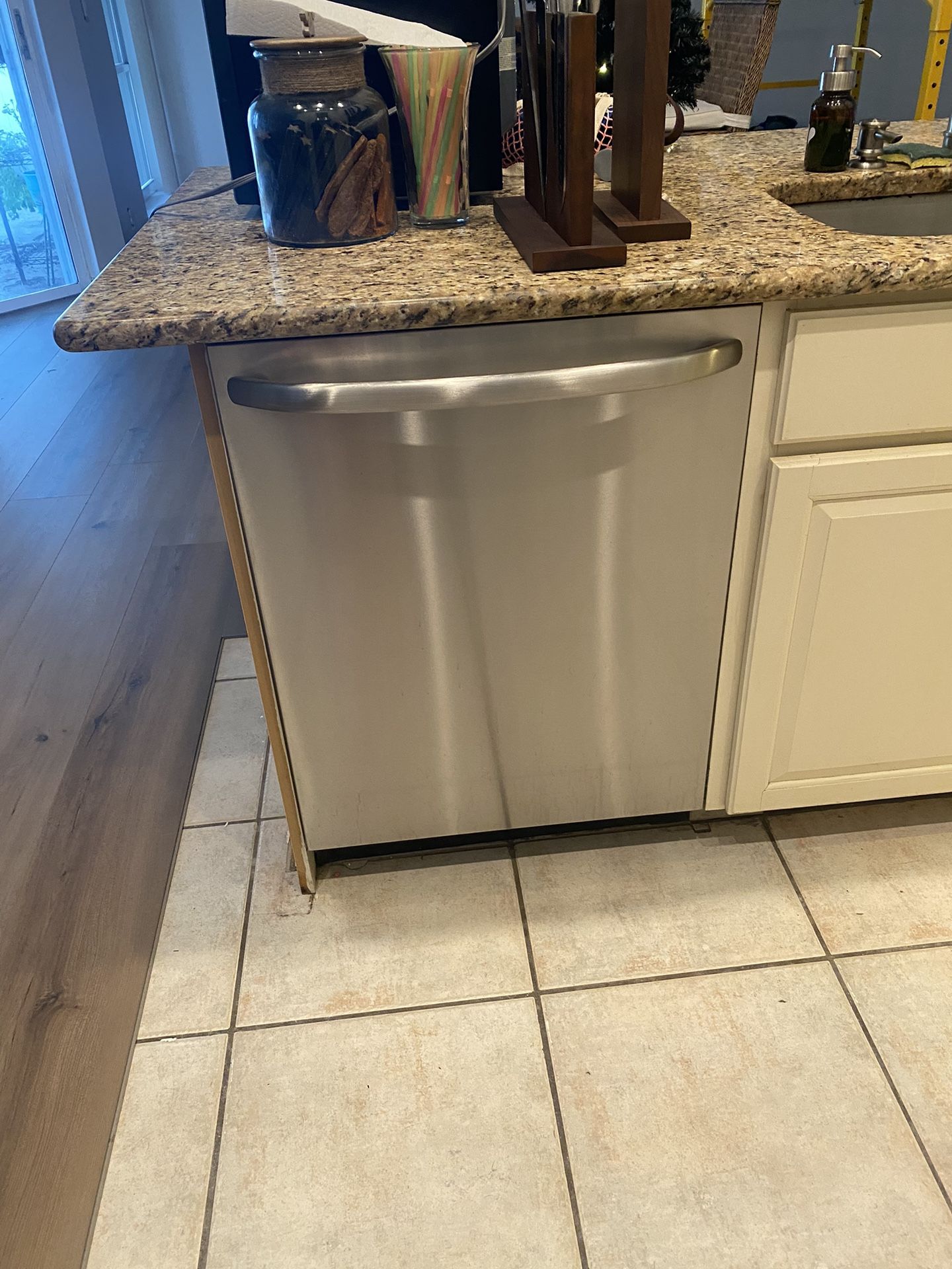 Ge Stainless Steel Ultra Quiet Dishwasher - Like New And Works ...