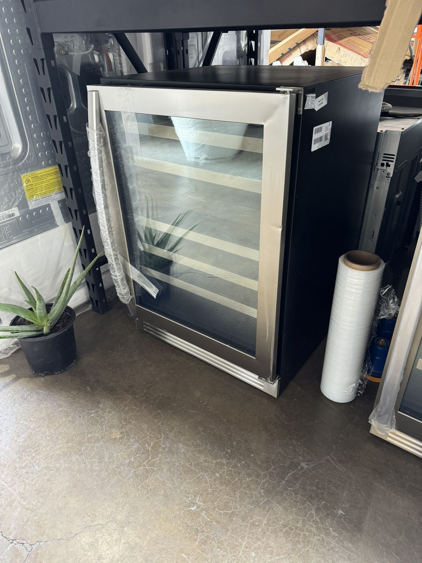 🍷Samsung Dual Zone 24 in. 51 Bottle Free Standing Wine Cooler in ...