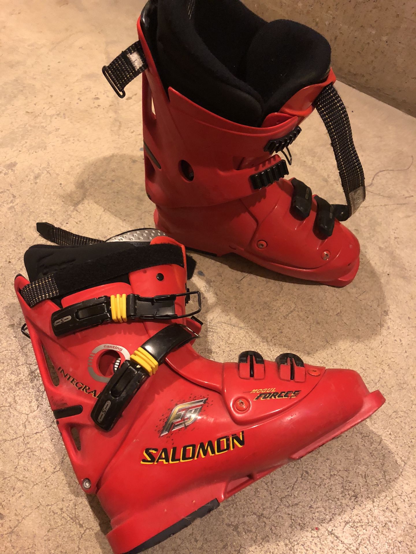 Solomon ski boots for Sale in Chicago, IL - OfferUp