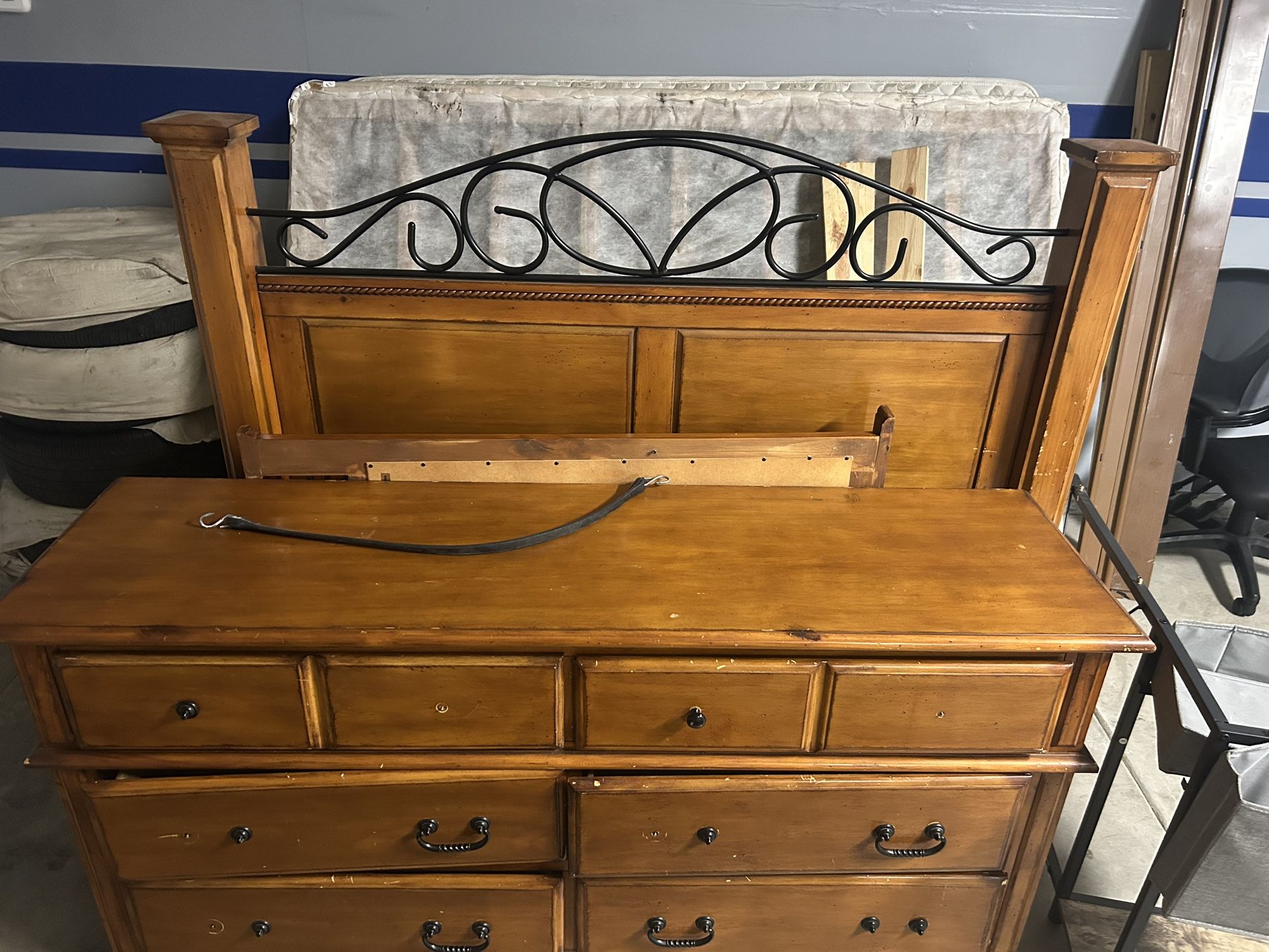 Used Queen Bed Set for Sale in Bakersfield, CA - OfferUp