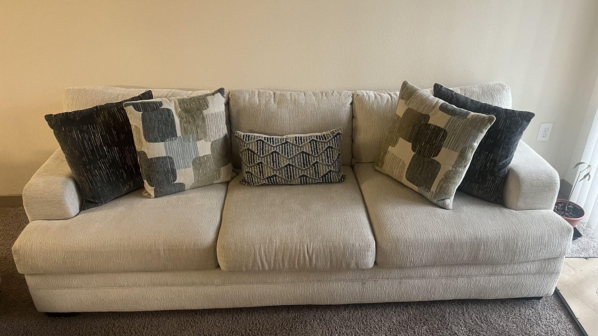 Sofa Slepper Size Quin, Loverseat, Cream for Sale in Orange Park, FL ...