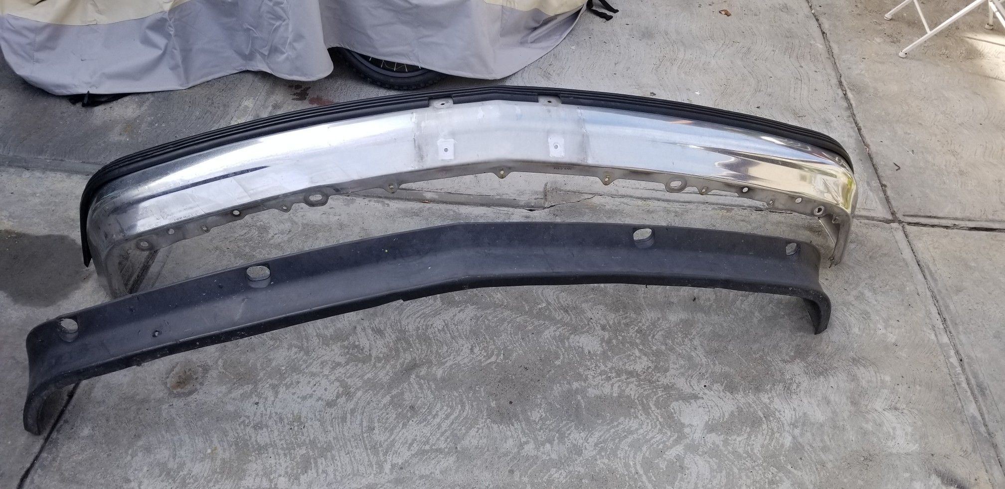 OBS OEM Chevy Truck 1500 Front Bumper for Sale in Los Angeles, CA - OfferUp
