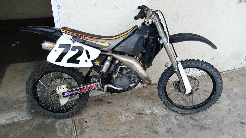 Suzuki Rm 125cc Two Stroke for Sale in Los Angeles, CA - OfferUp