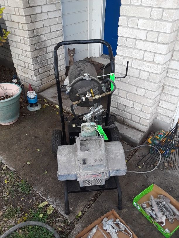 2 Capspray 9100 Sherwin Williams Paint sprayers, 1 Capspray Power Cart ...