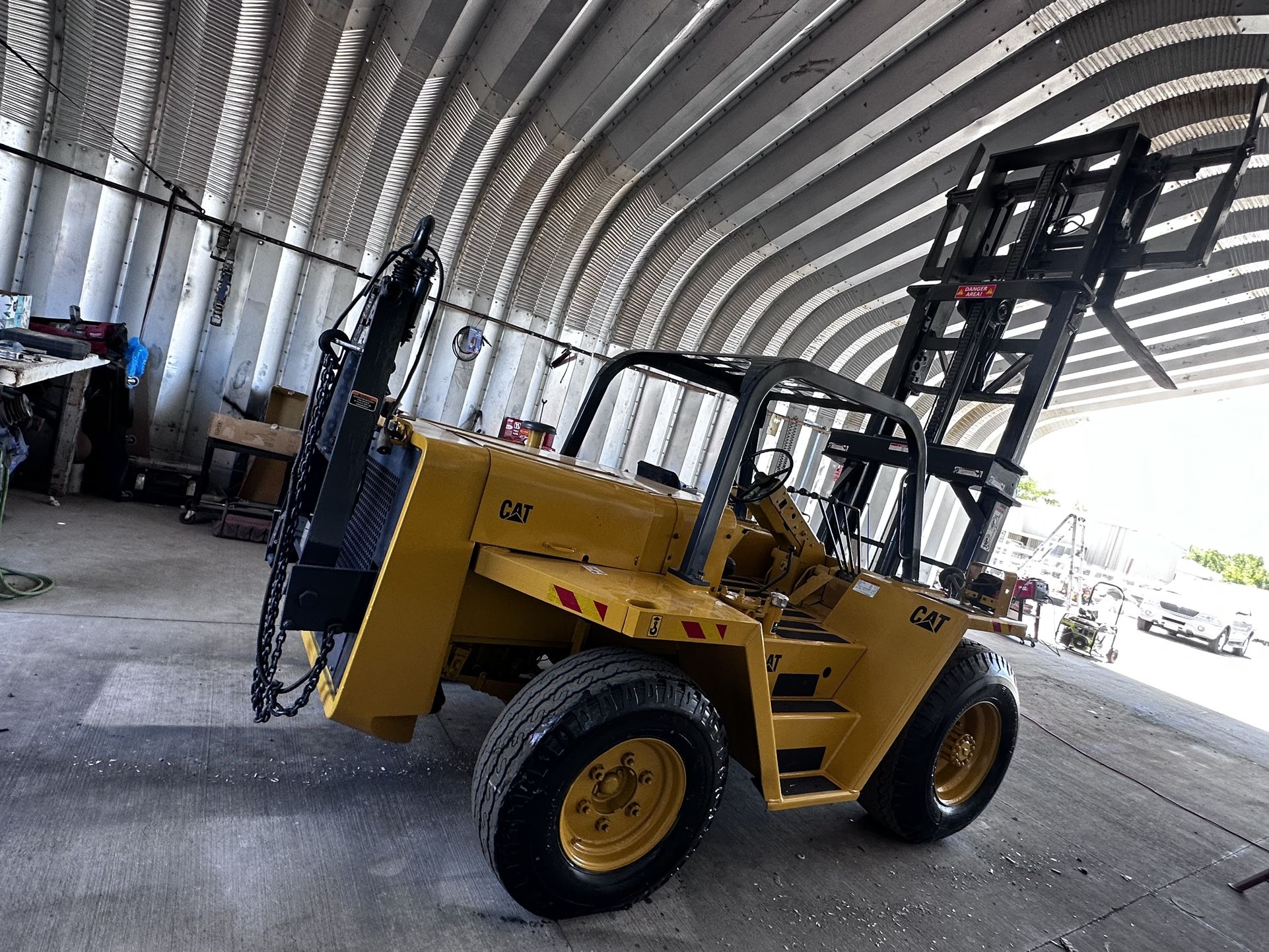1999 Caterpillar RC60 Rough terrain FORKLIFT for Sale in Los Angeles ...