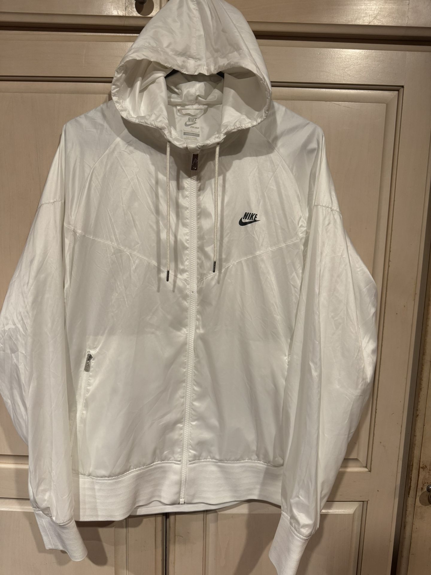 White Nike Windrunner Jacket for Sale in Hillsboro, OR - OfferUp