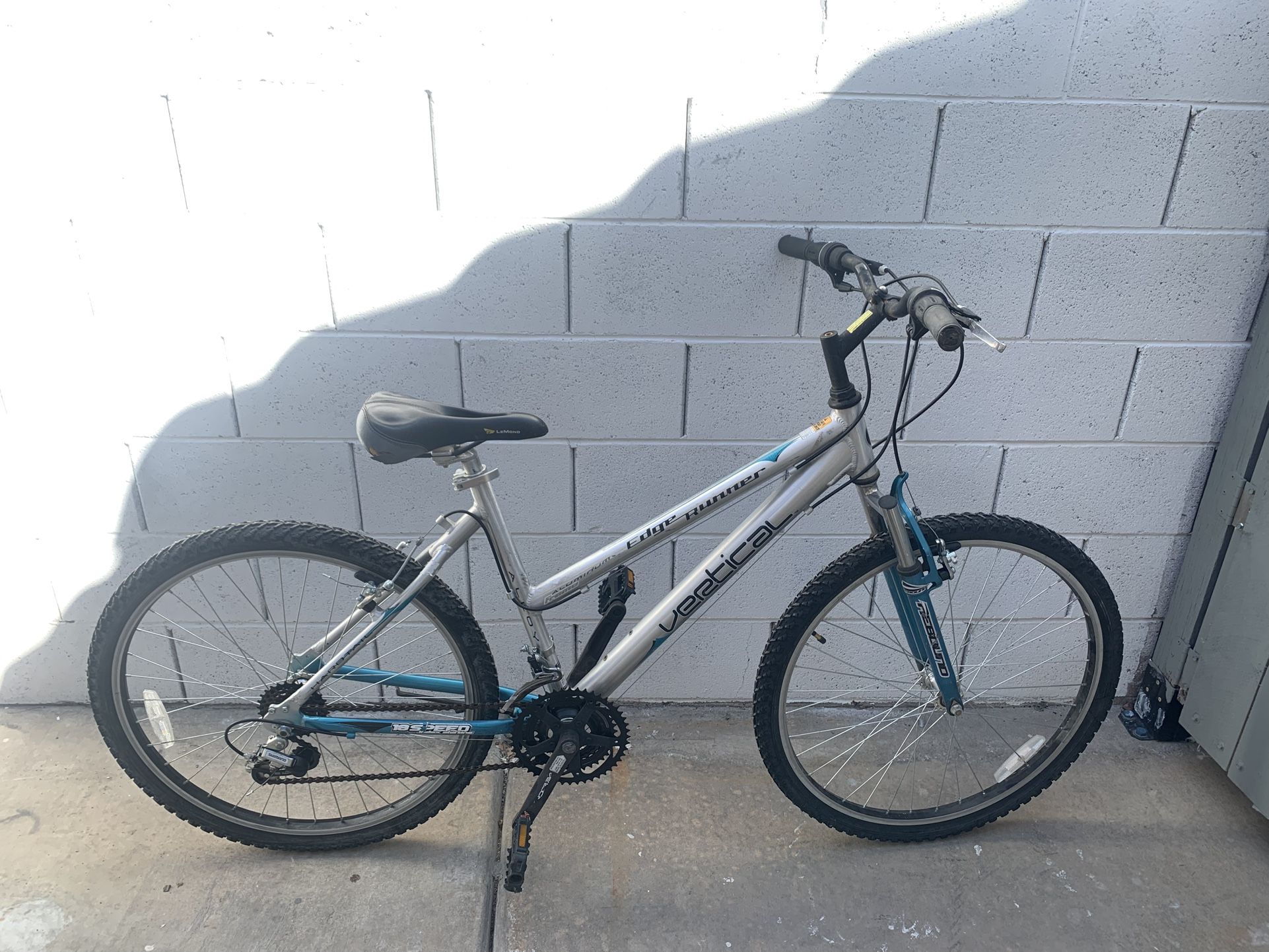 Adults Vertical Edge Runner Bike Bicycle 26inch Wheels New Inner Tubes ...