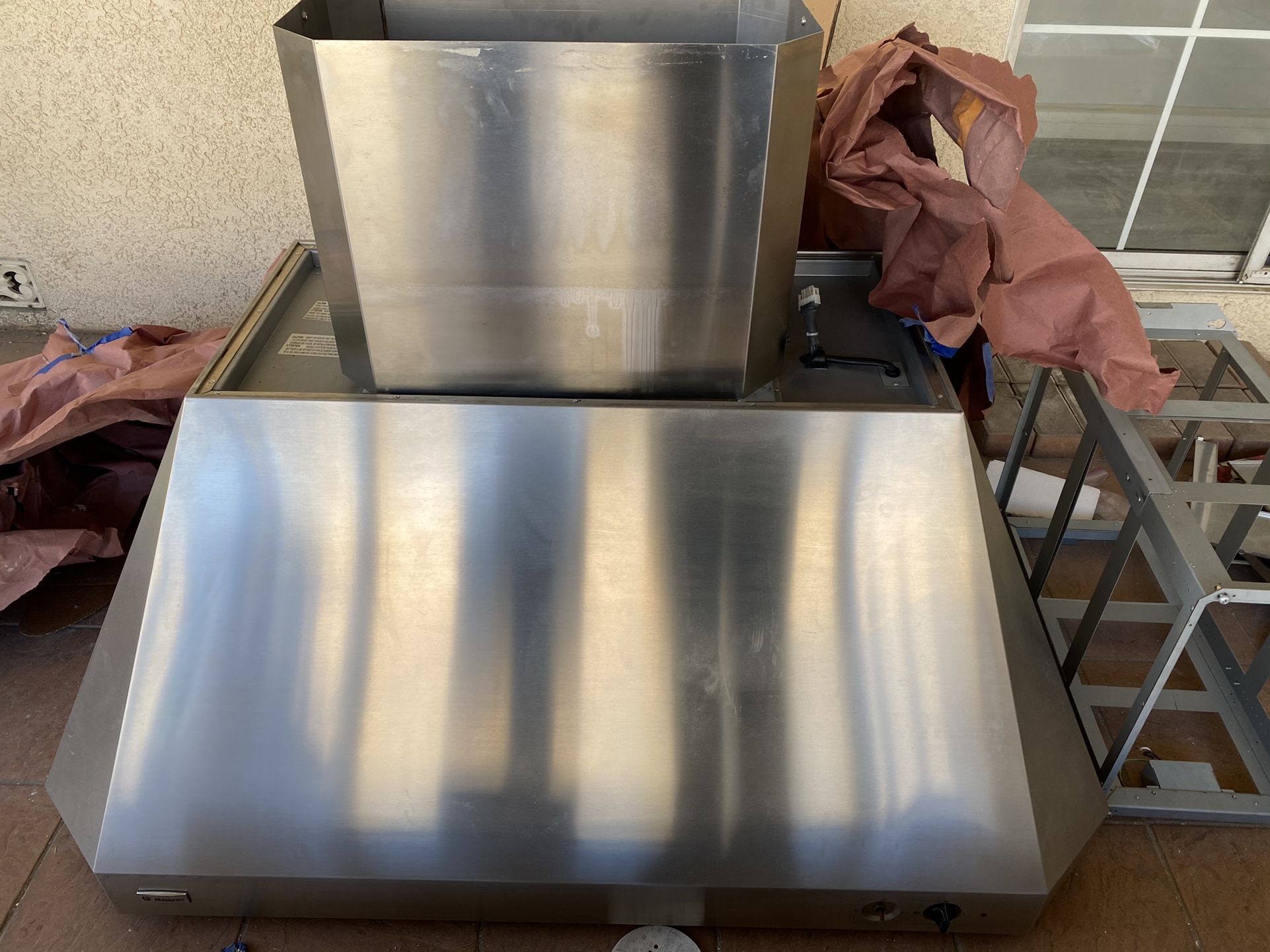 Mount Range Hood GE Monogram for Sale in Pico Rivera, CA - OfferUp