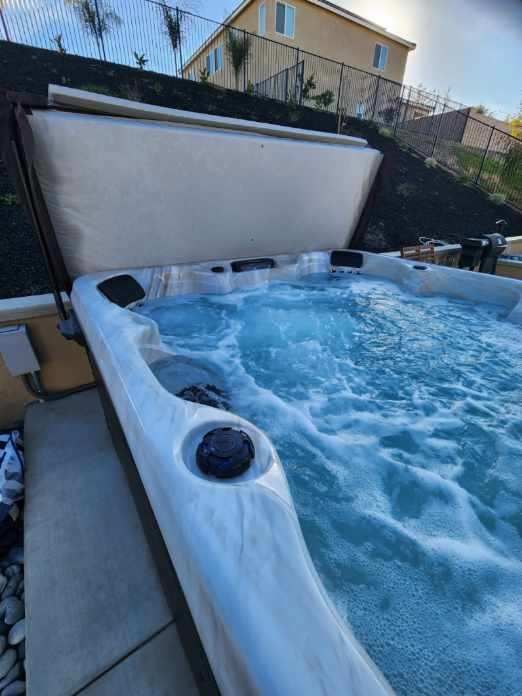 Jacuzzi - $3500 - Cal Spas Escape Spa EC840B Smokey Mountain WI Smoke ...