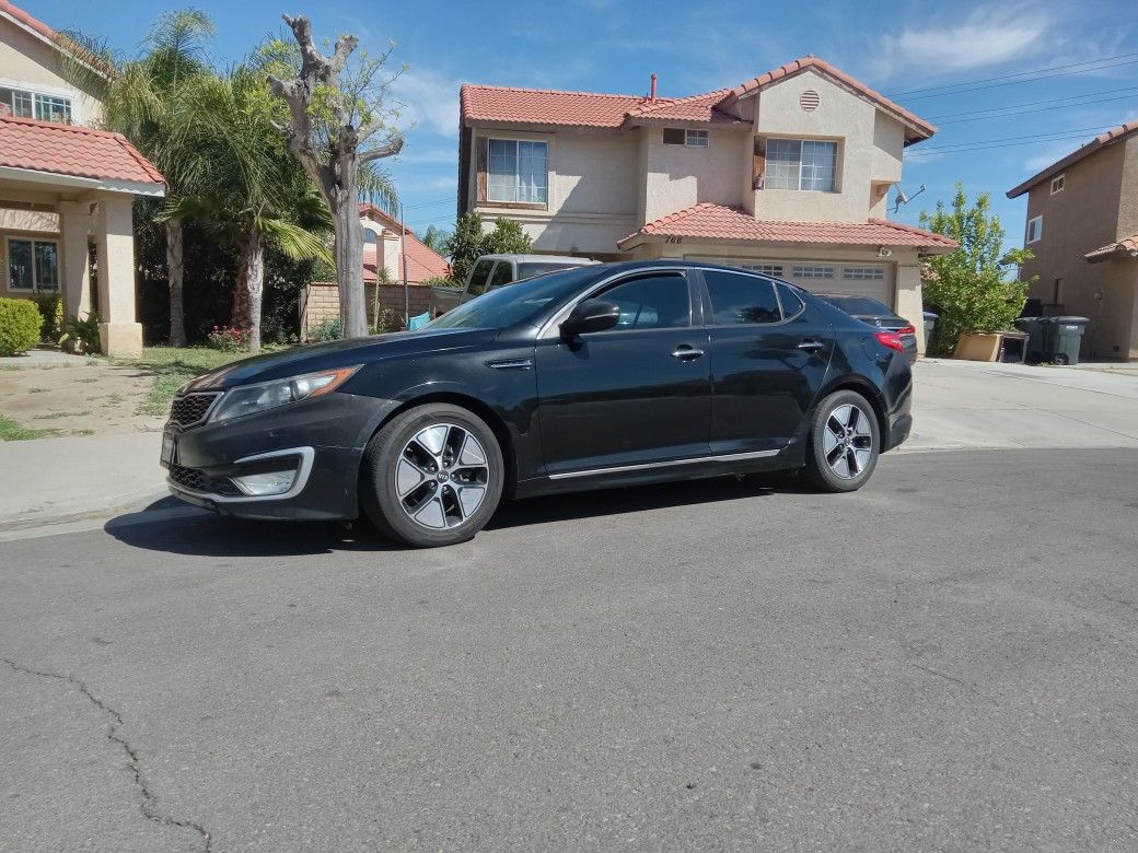 2012 Kia Optima Hybrid. for Sale in Perris, CA - OfferUp