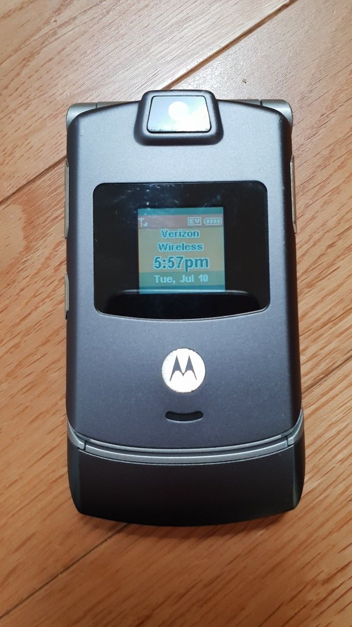 Motorola RAZR V3C basic cell phone - VERIZON for Sale in Tukwila, WA ...