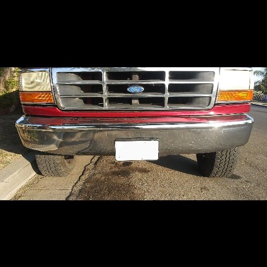 92-96 Ford F150 F250 Bronco Chrome Front Bumper for Sale in San ...