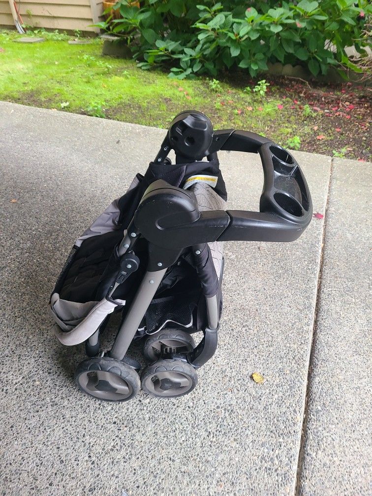 Graco Double & Single Stroller w/ Carseat & Bases for Sale in Everett ...