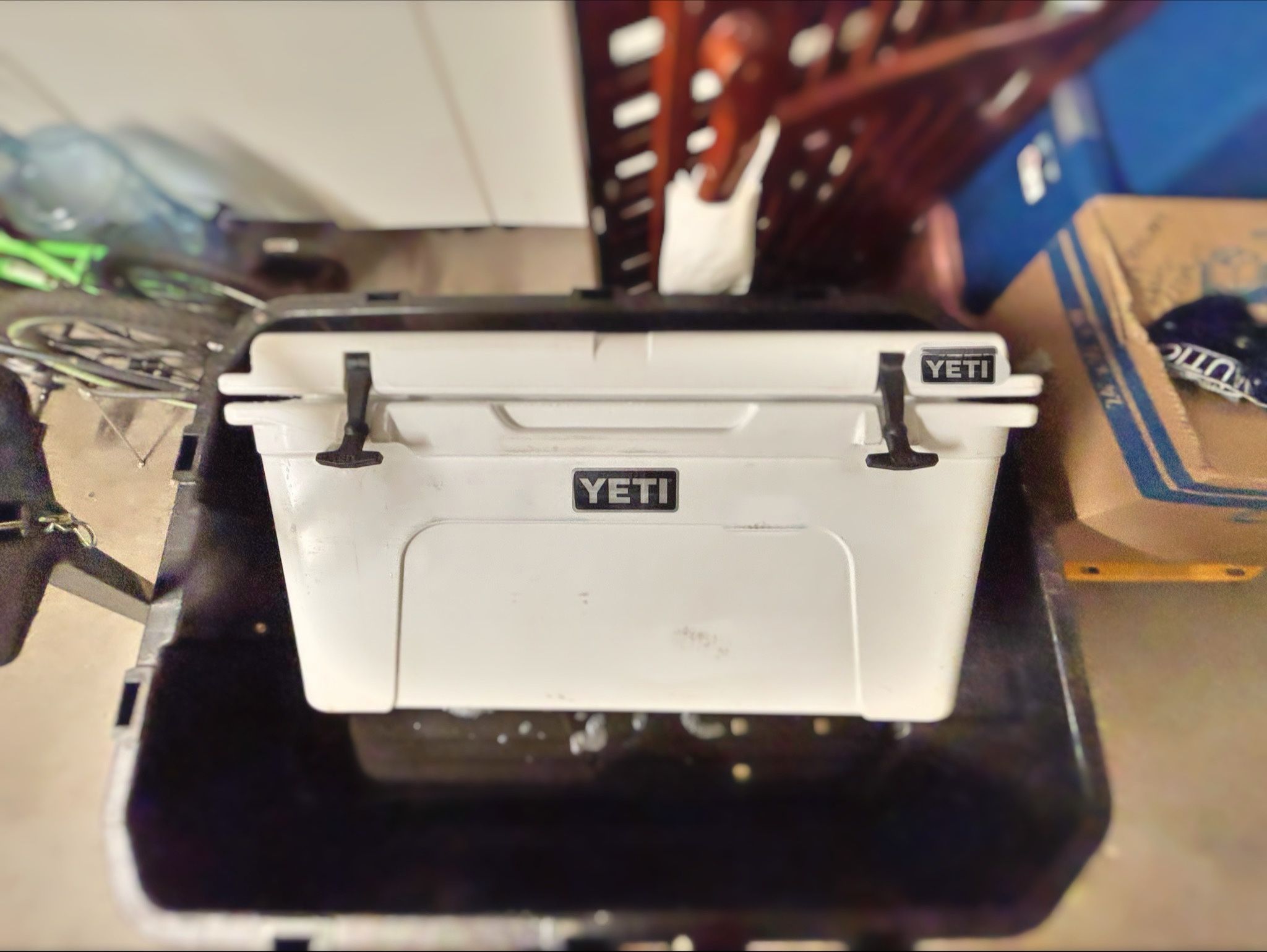 Yeti 65qt Cooler. Pending Pick Up for Sale in Sun City, AZ - OfferUp