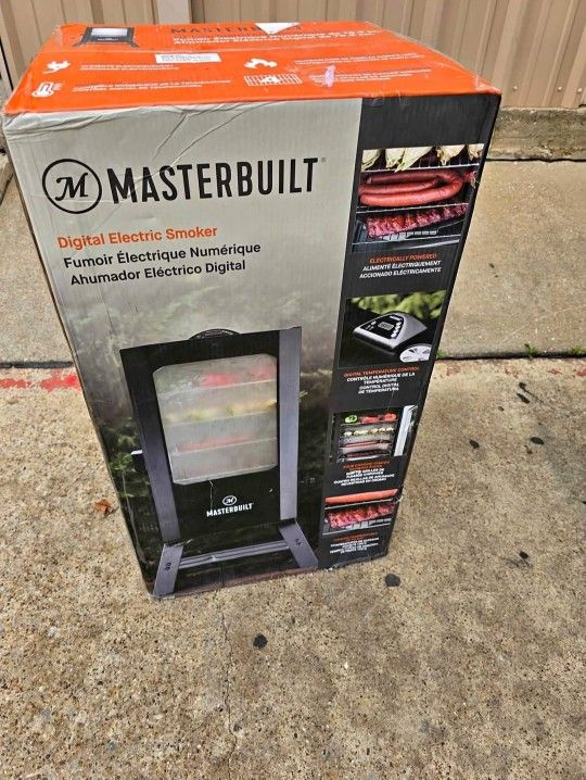NEW Masterbuilt 30 in. Digital Electric Smoker in Black for Sale in ...
