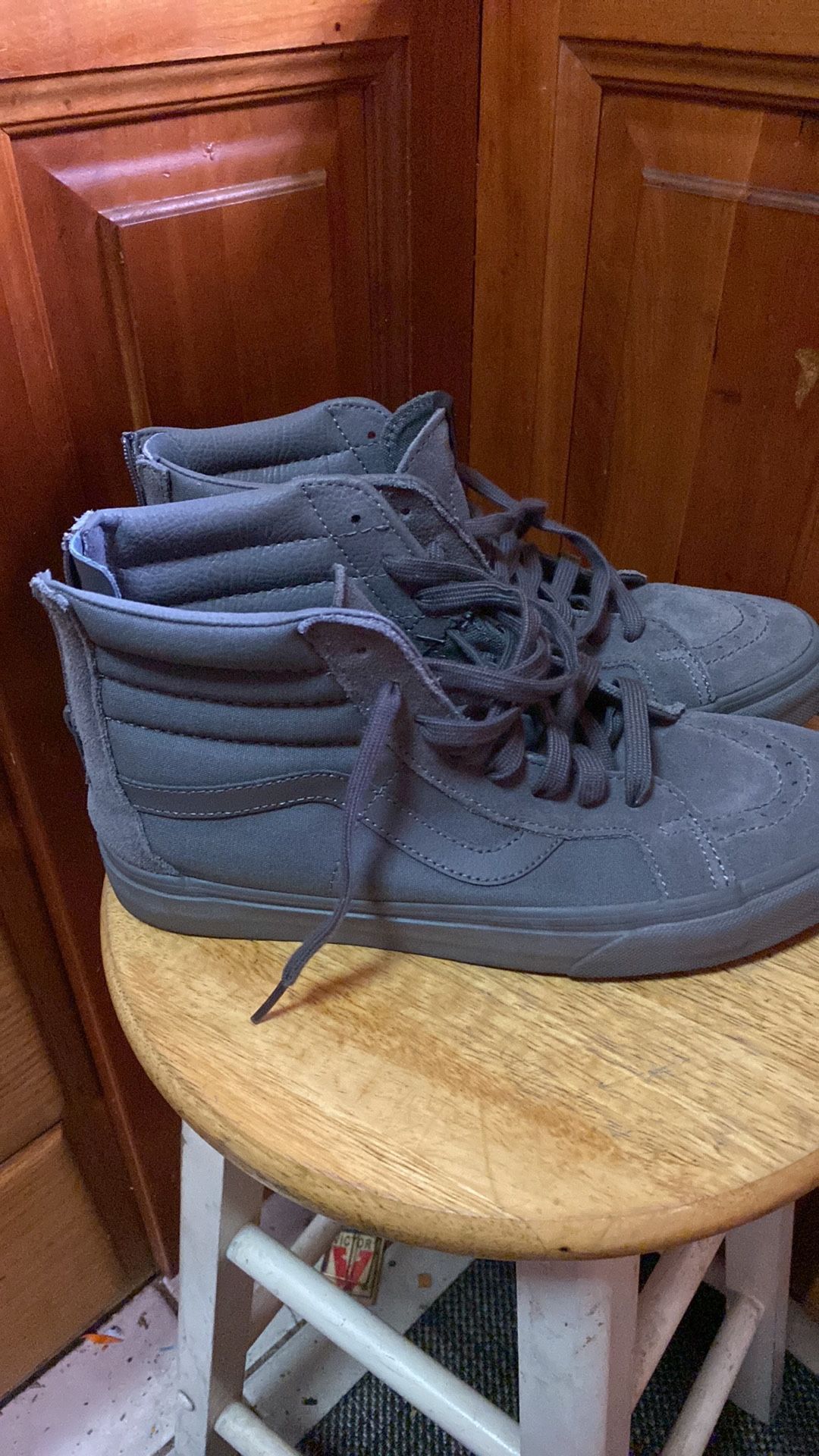 High top gray vans size 8 1/2 for Sale in Oakland, CA - OfferUp