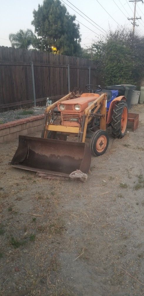 Kubota L1500 Tractor W/ Loader for Sale in Chino, CA - OfferUp