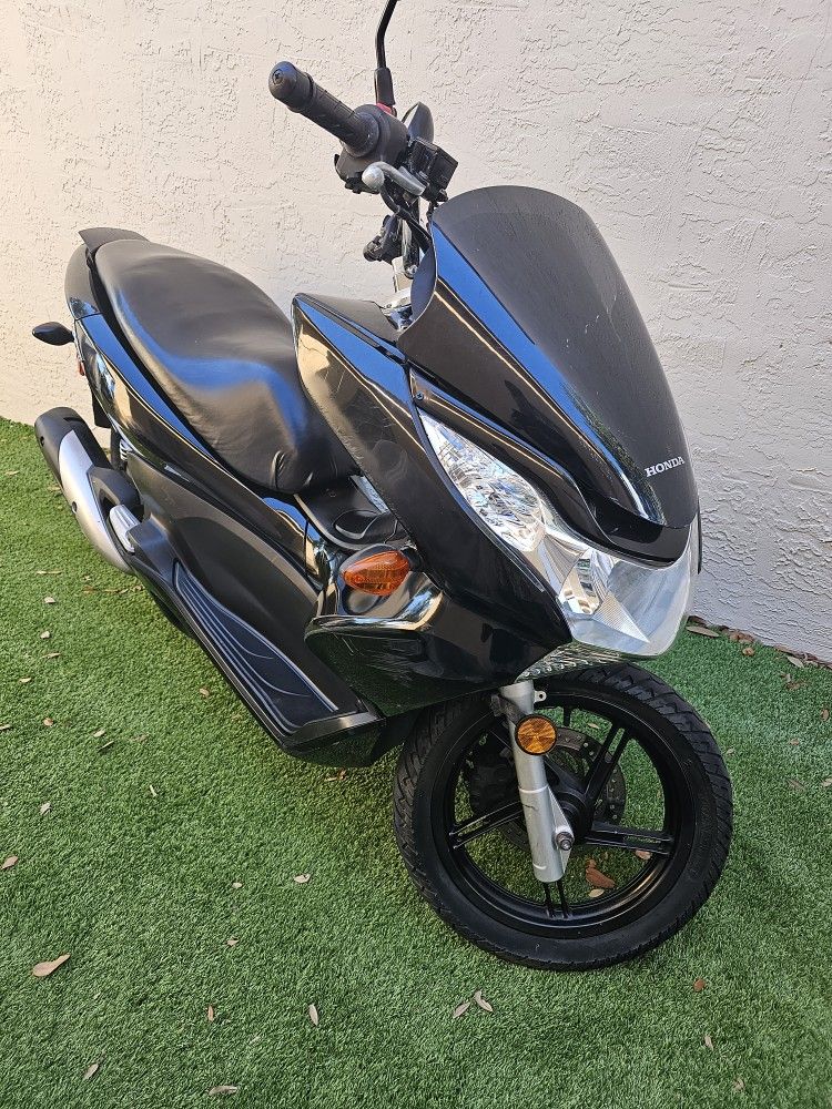HONDA PCX 150CC 2013 for Sale in Miami, FL - OfferUp