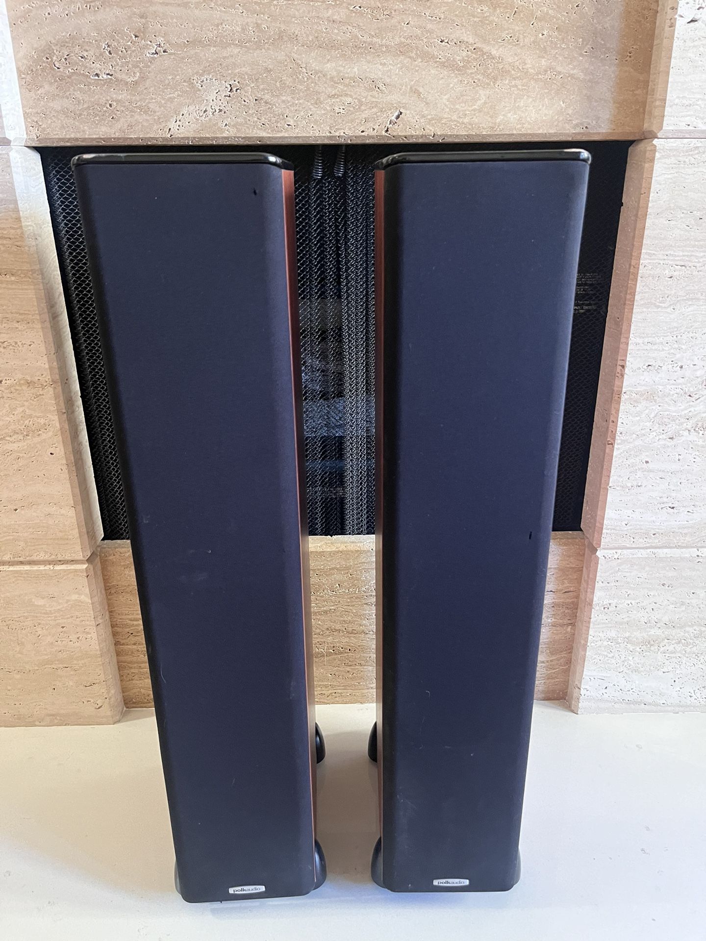 2 Polk Audio Standing Speakers (model TSi300) for Sale in Pasadena, CA ...