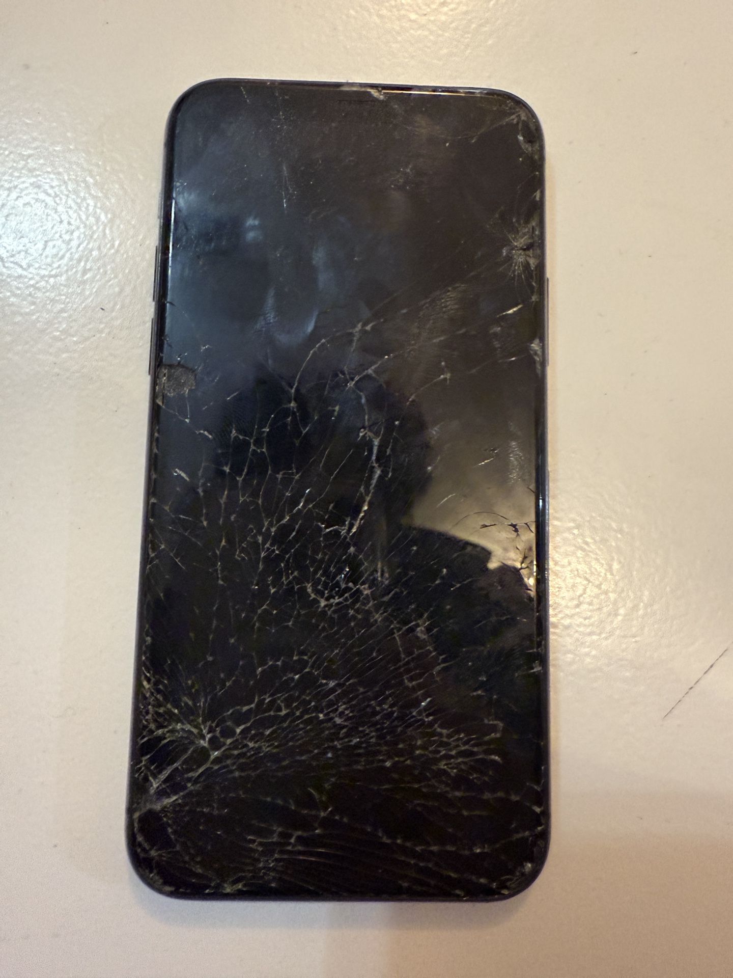 Cracked iPhone 11 Pro for Sale in Union City, CA - OfferUp