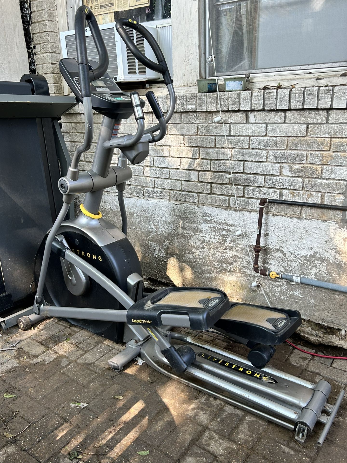 Livestrong Maxtone elliptical with power incline for Sale in Dallas, TX ...