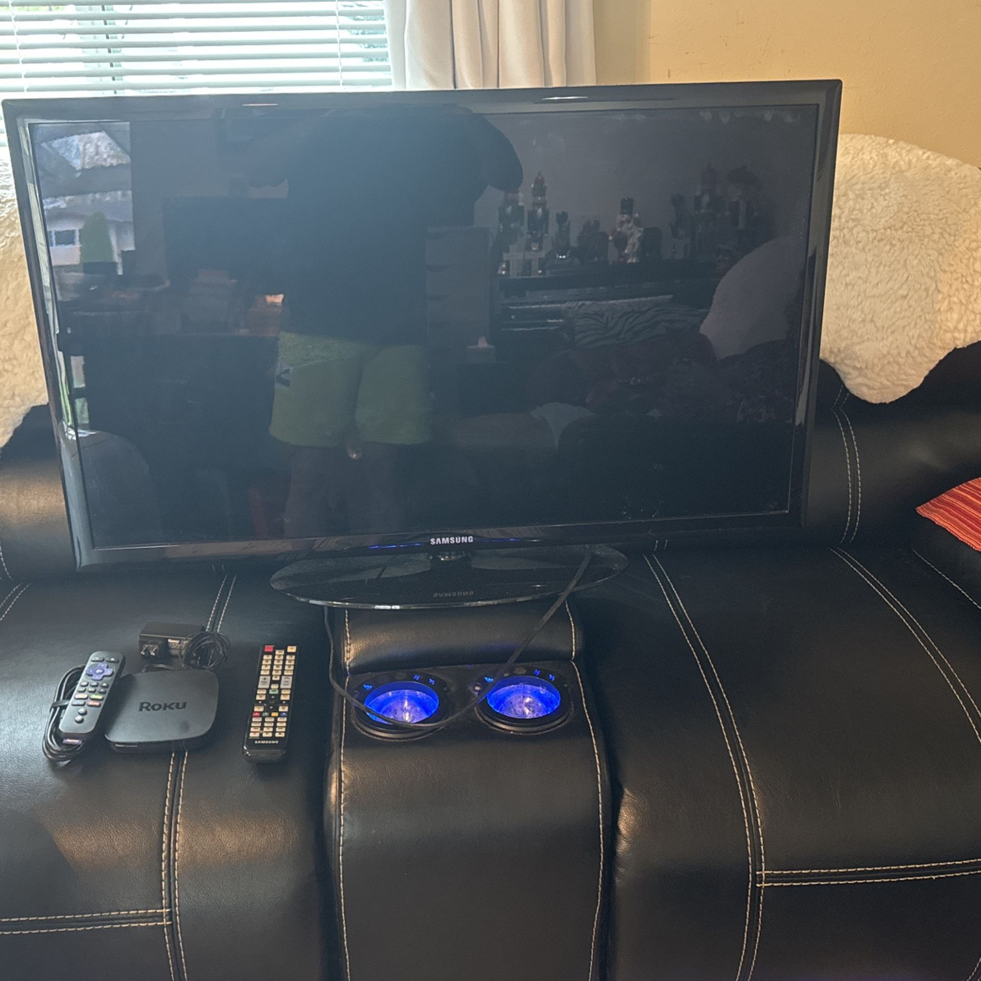 Samsung TV 40”/Remote&Roku/Remote+HDMI for Sale in Marysville, WA - OfferUp