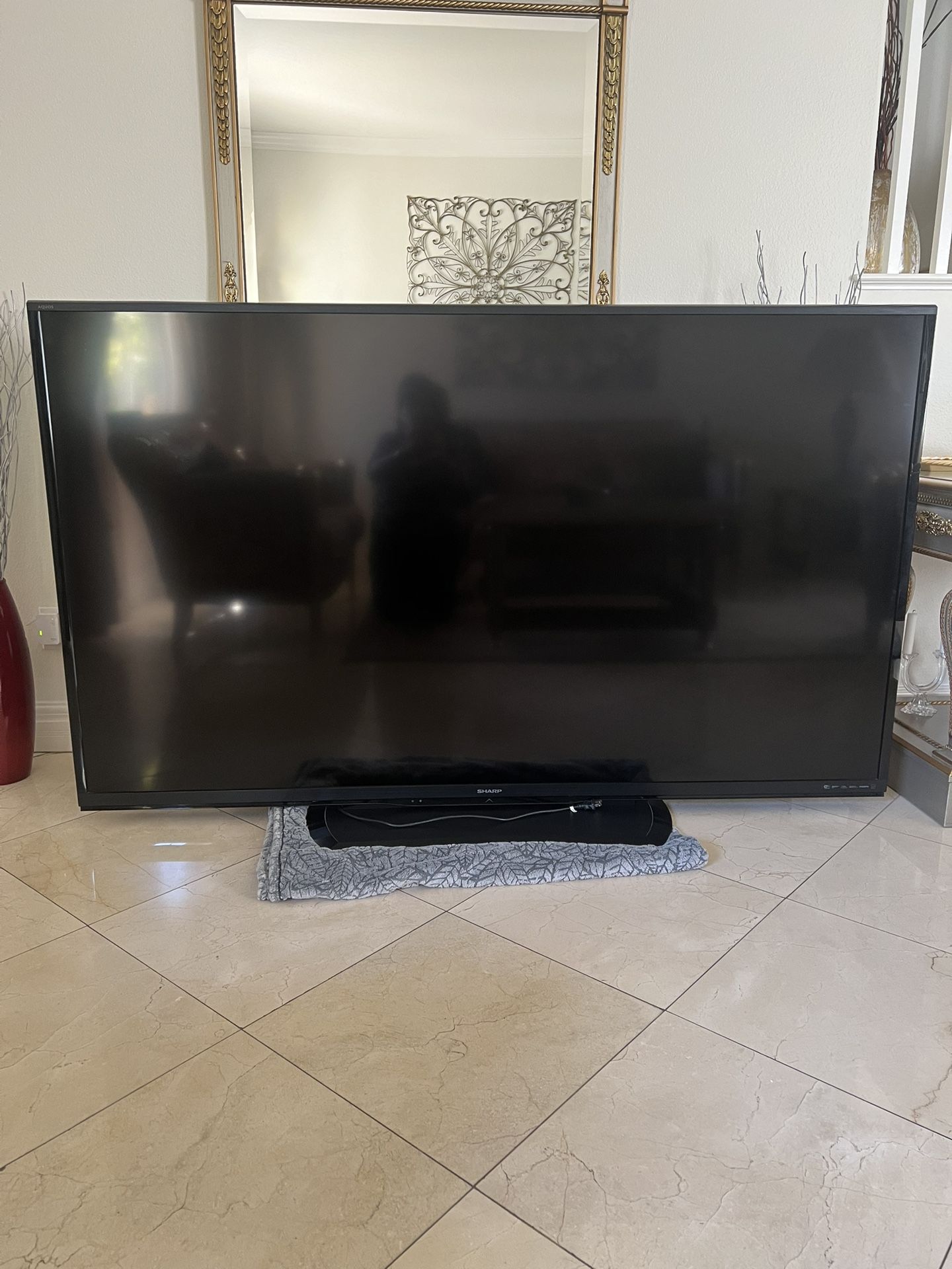 Sharp TV 80 Inch for Sale in Rancho Cucamonga, CA - OfferUp