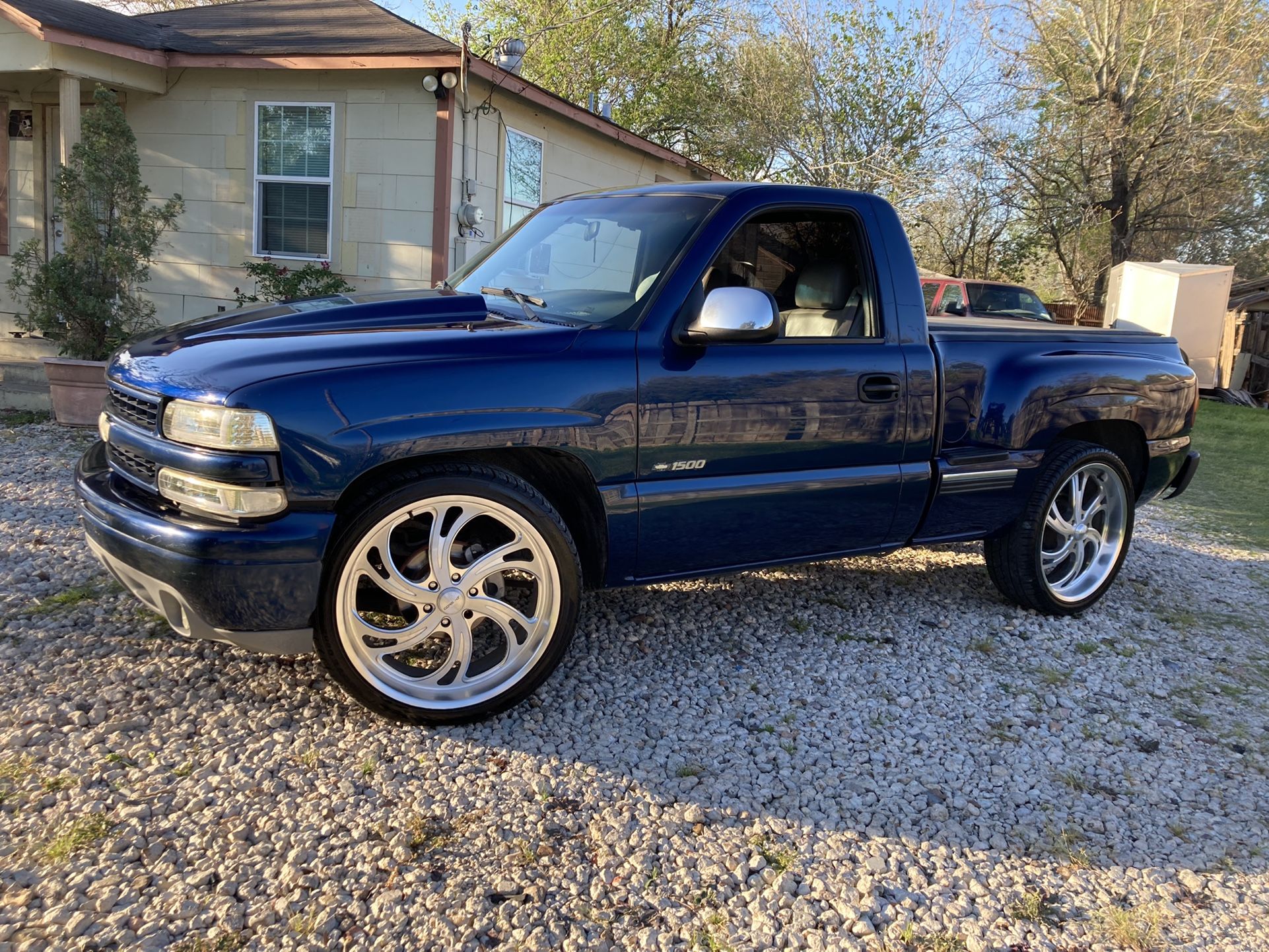 1999 Chevy Silverado Clean Blue Title V8 for Sale in Houston, TX - OfferUp