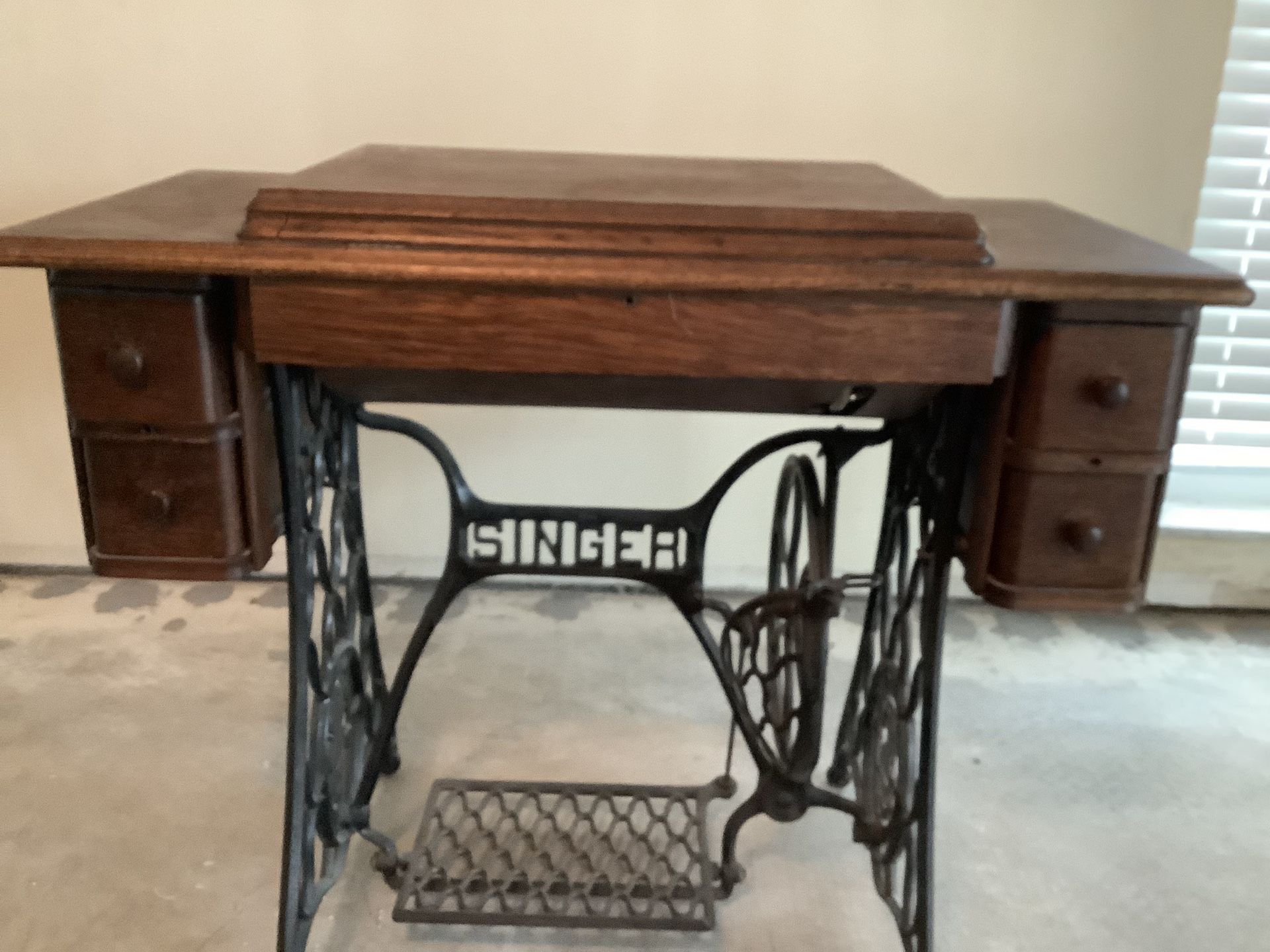 Antique Sewing Machine Singer Model 55 for Sale in Miami, FL - OfferUp